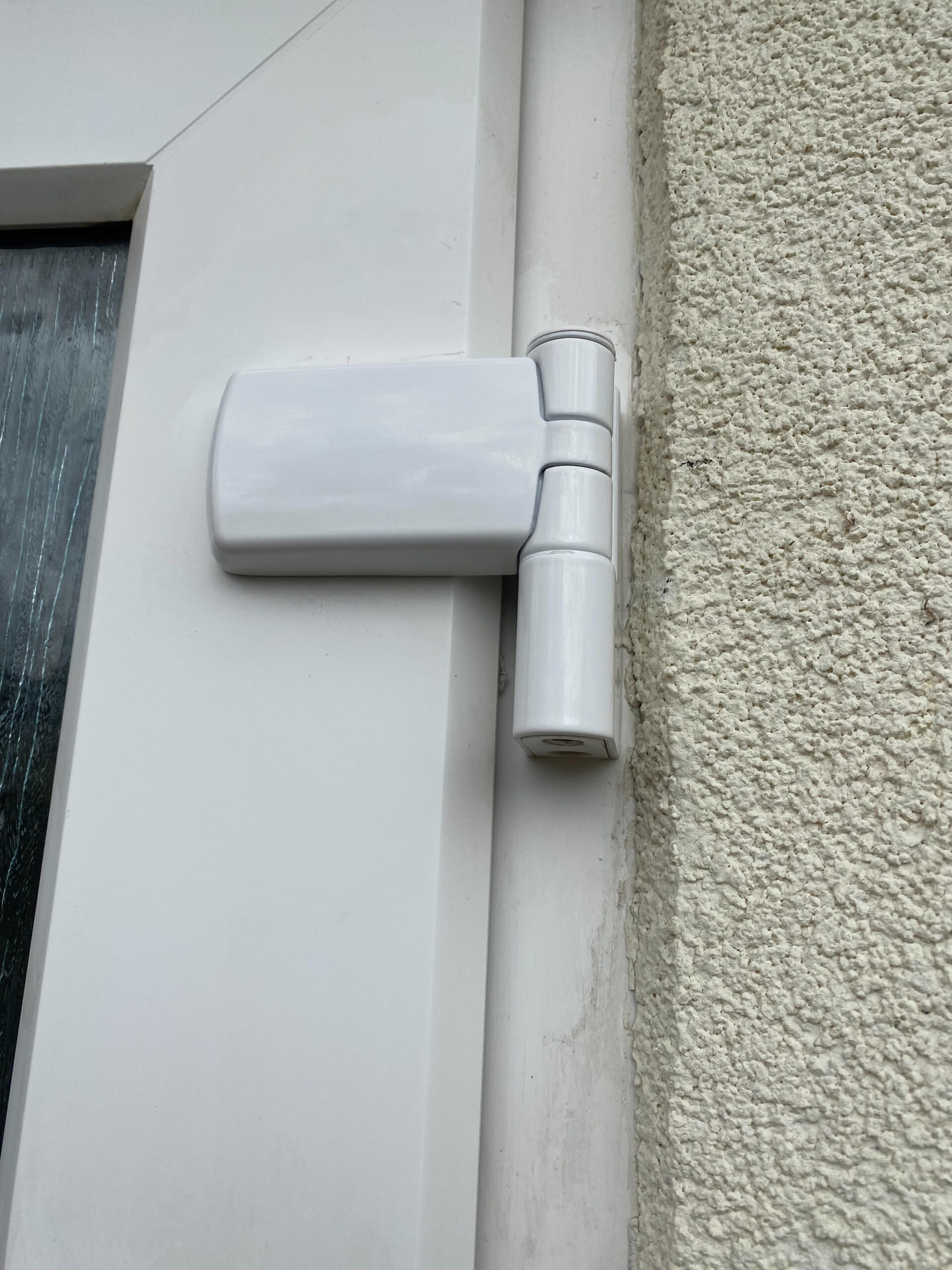 We repair broken double glazed doors and windows